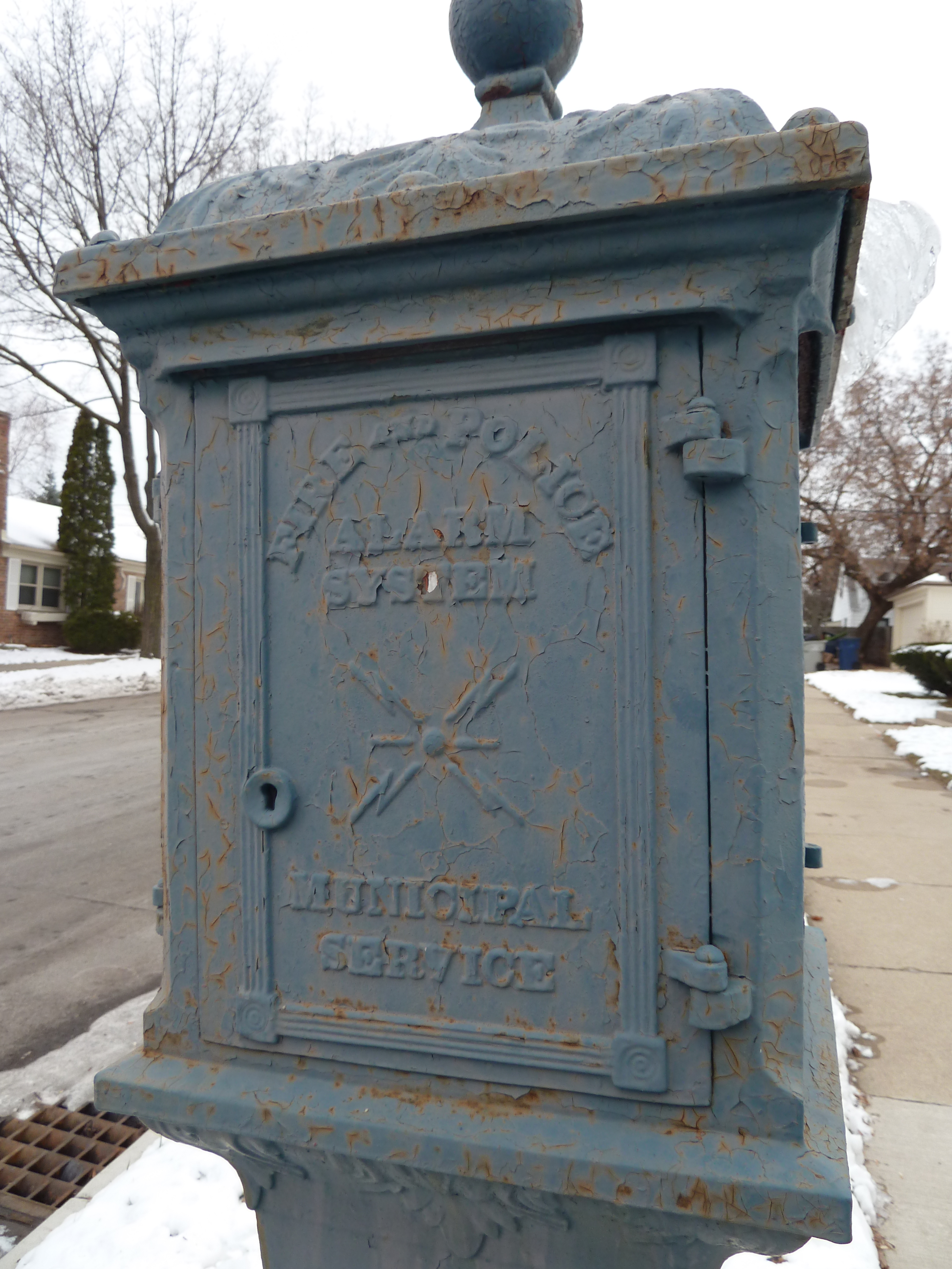 Milwaukee’s Fire & Police Call Boxes – The Weekend Historian