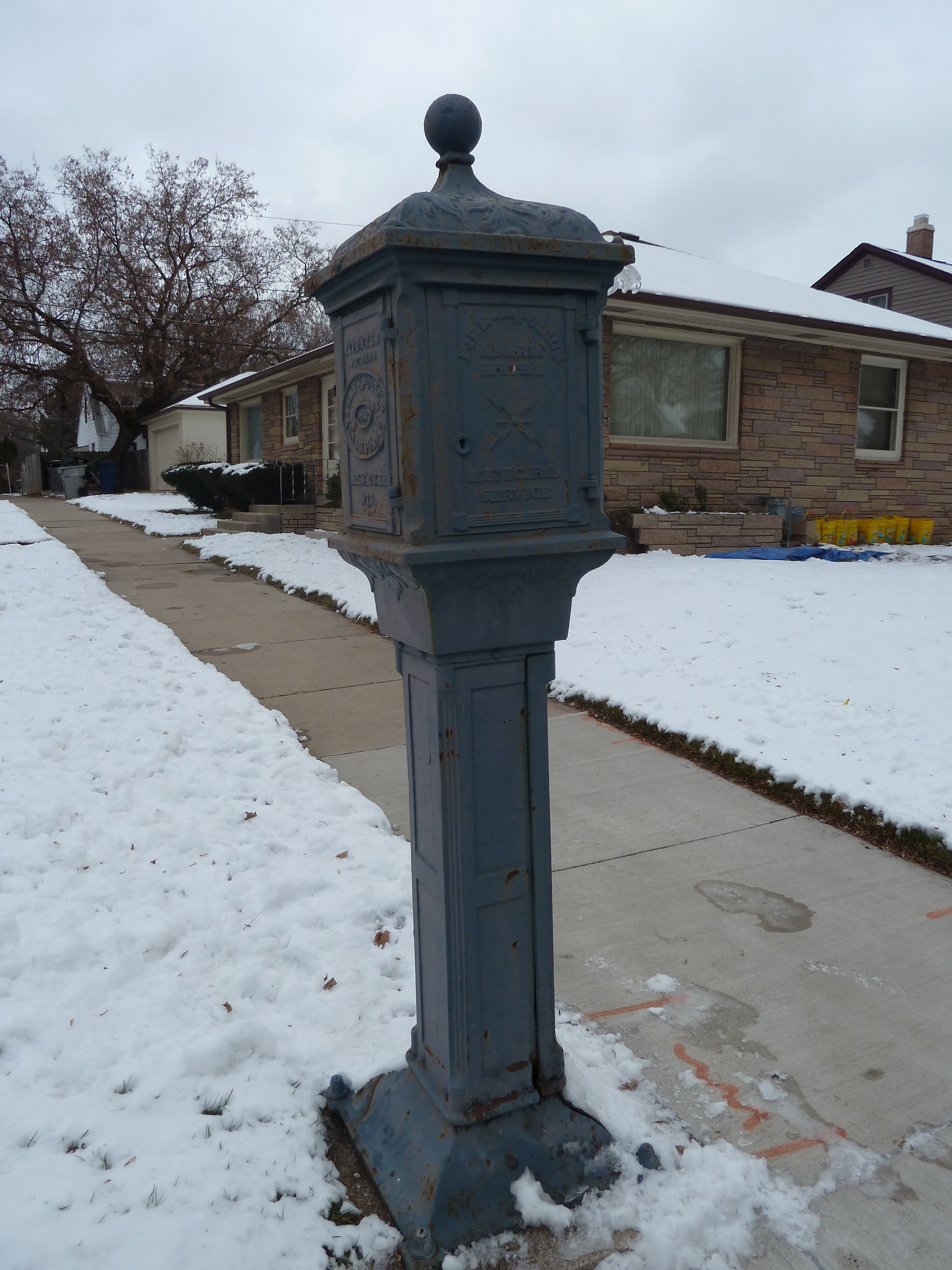 Milwaukee’s Fire & Police Call Boxes – The Weekend Historian